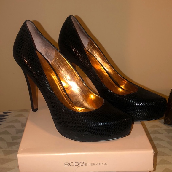 BCBGeneration | Shoes | Bcbg Black Platform Snakeskin Pumps Womens 85 ...